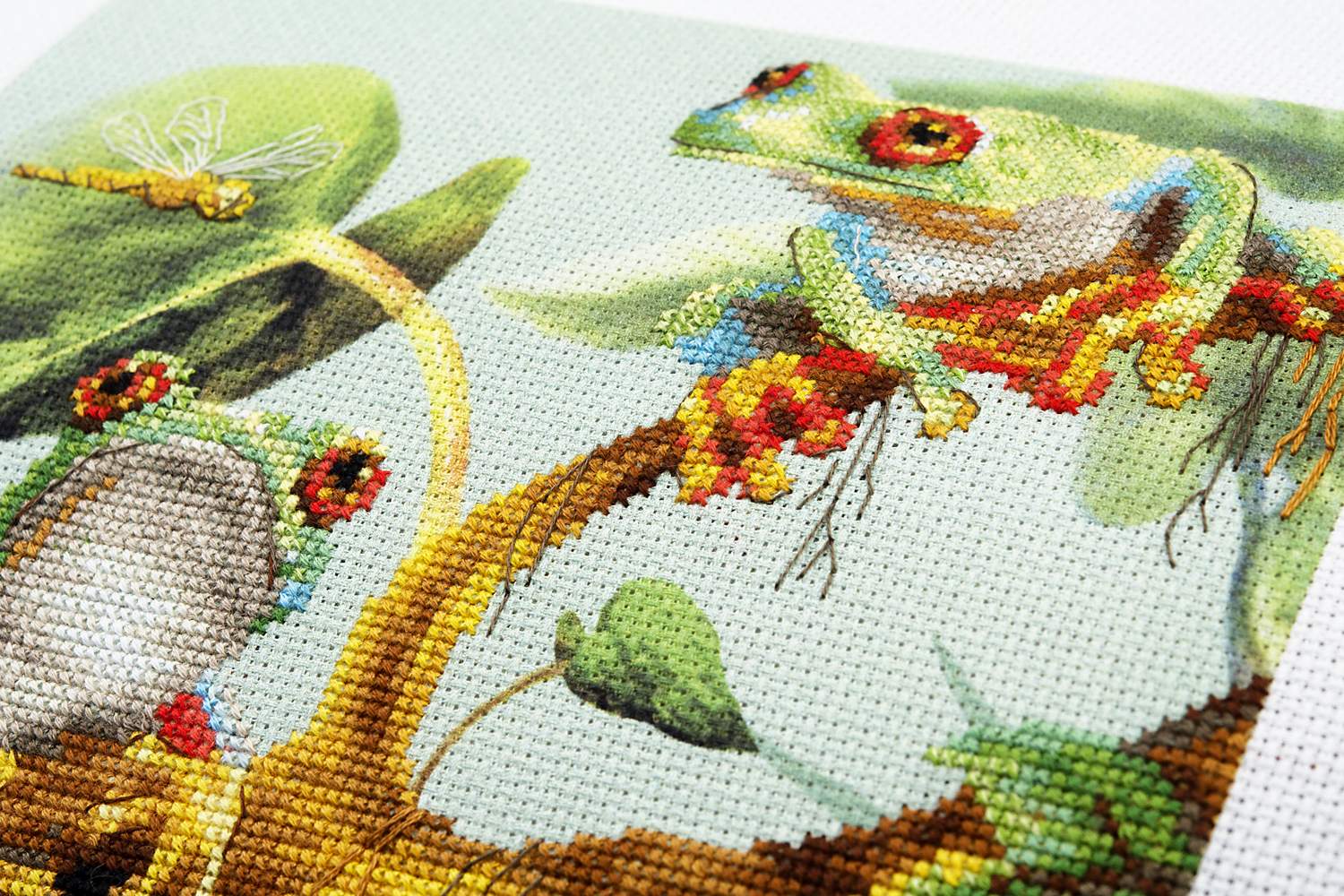 0083 PT Frogs Cross Stitch Kit with pre-printed background Aida - Riolis